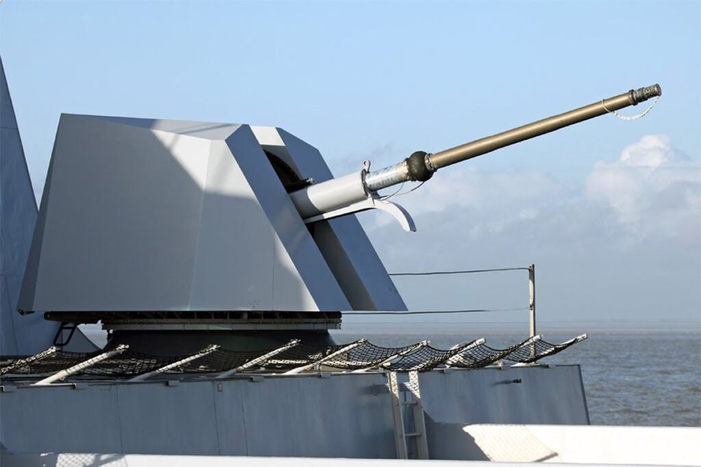 Danimarka donanmasından OTO Melara 76 mm baş topu için 20 yıllık ...