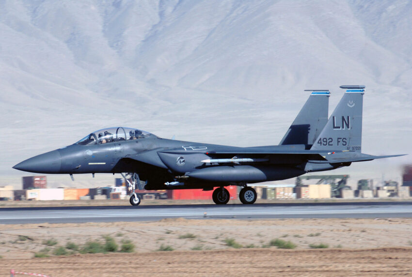 F15-E Strike Eagle yeni nükleer bomba tasarımına uyumlu ilk savaş uçağı ...