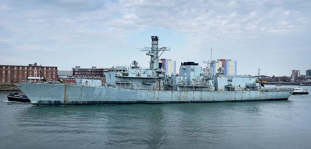 HMS Monmouth gemisi geri dönüşüm için Türkiye'ye satıldı | DefenceTurk